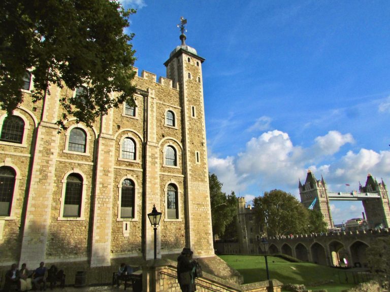 Como visitar a Torre de Londres: o que ver e onde comprar ingressos ...